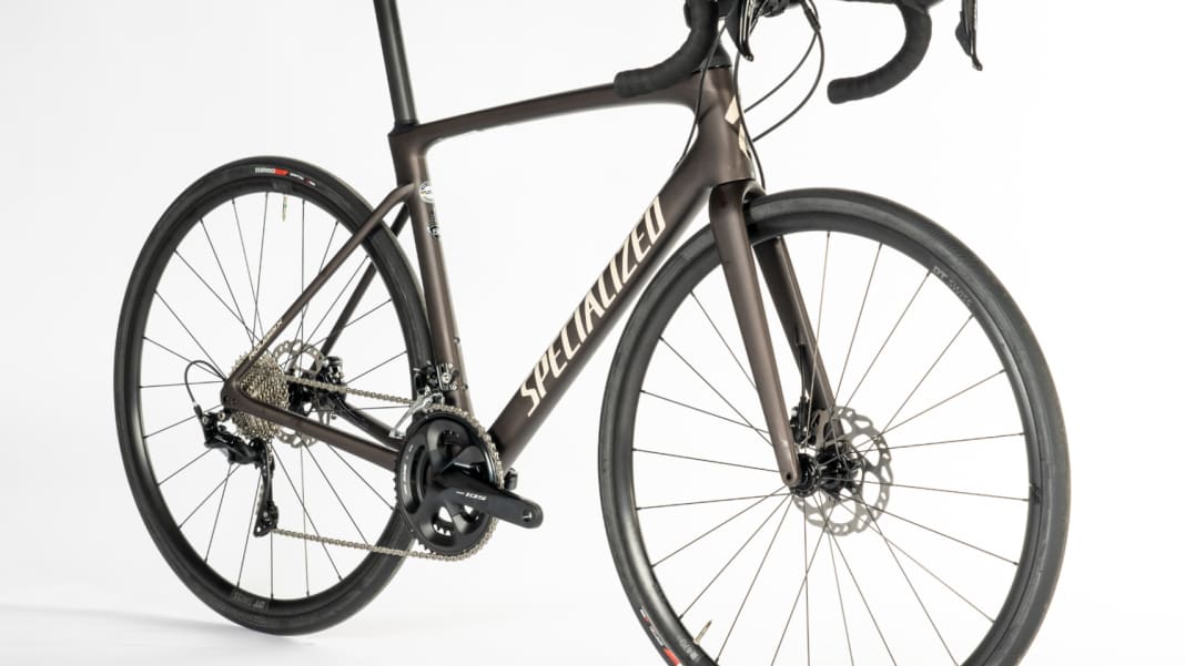 Best of Test 2023: Specialized Roubaix Sport - komfortabelstes Rennrad ...