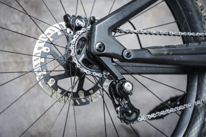 Rotwild R.X 1000 im Test: Sorglos-All-Mountain mit Riesen-Akku und ...