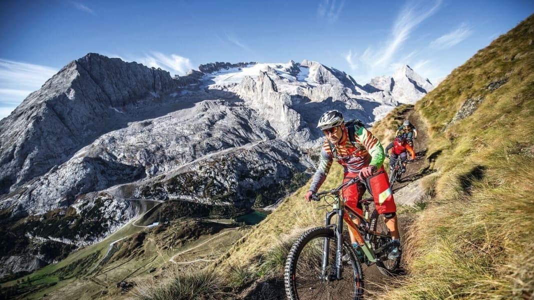 9 Enduro-Bikes mit 150 bis 170 mm Federweg im Test | BIKE