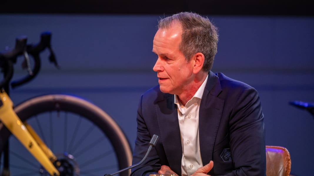 Transfer News: Jumbo-Boss bestätigt Interesse an Bora-Talent Cian ...