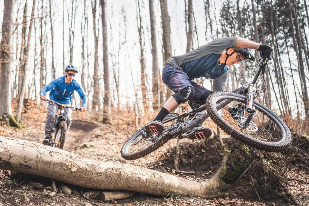 Atherton AM.150.1 versus Hope HB916 - Test duel around the world ...