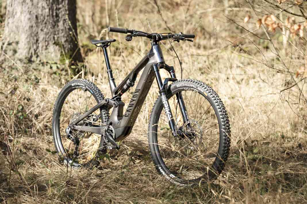 Canyon Neuron:On Fly CF9 im Test: Light E-MTB endlich bezahlbar? | BIKE