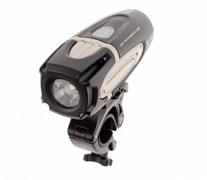 TEST: 13 MTB-Scheinwerfer im Test | BIKE