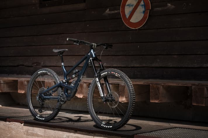 YT Industries Capra Uncaged 12: Neues Carbon-Fully von YT vorgestellt ...