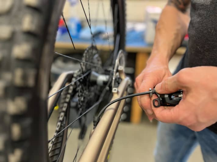 Lernt Laurin den Barspin in 3 Stunden? Die 500-Euro-Wette | BIKE