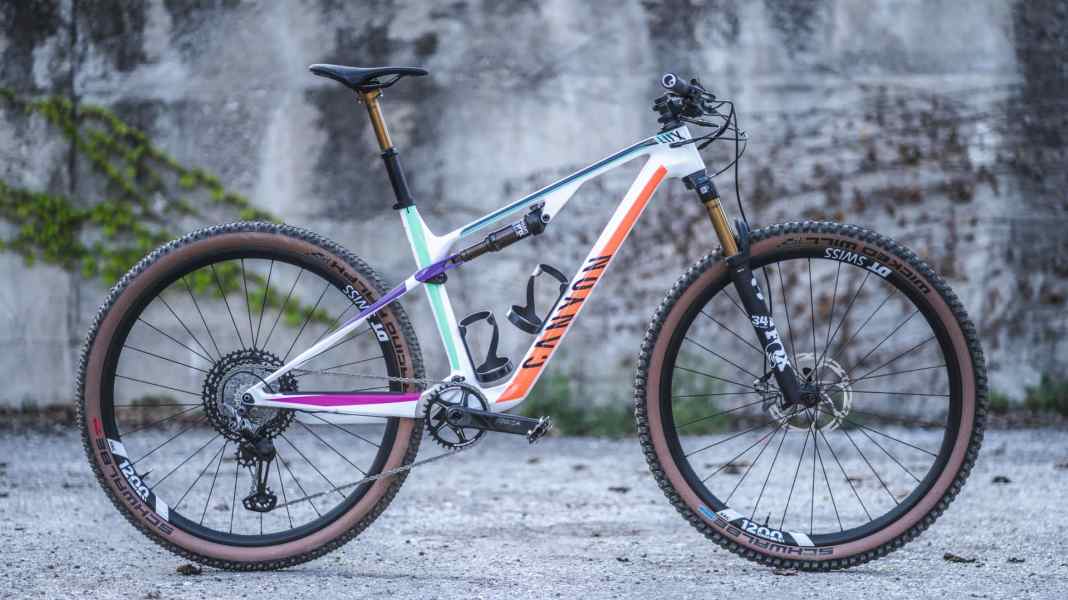 Race-Kompetenz: Canyon Lux CF9 Emily Batty im Test | BIKE