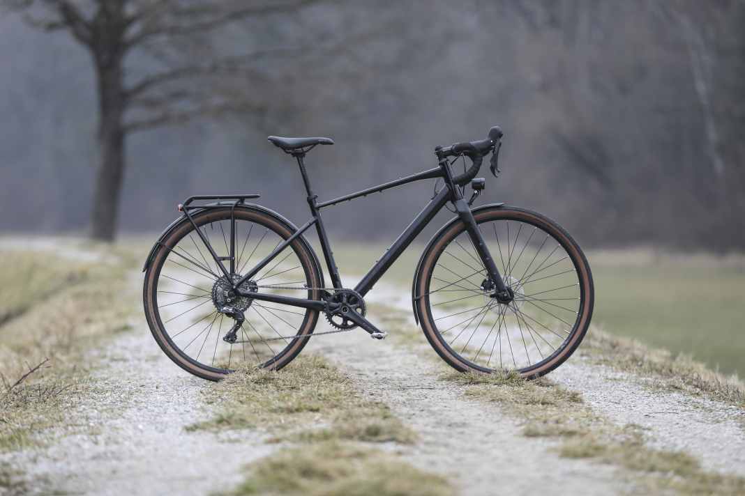 Bulls Daily Grinder 3: Winter-Rennrad und Gravel-Commuter in einem | TOUR