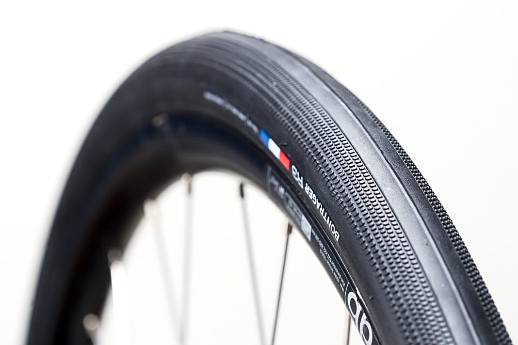 Rennradreifen mit 32 Millimetern im ausführlichen TOUR-Test | TOUR
