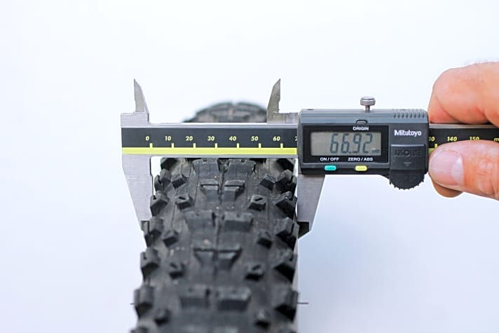 MTB-Reifen Maxxis Rekon gegen Michelin Wild Mud im Test | BIKE