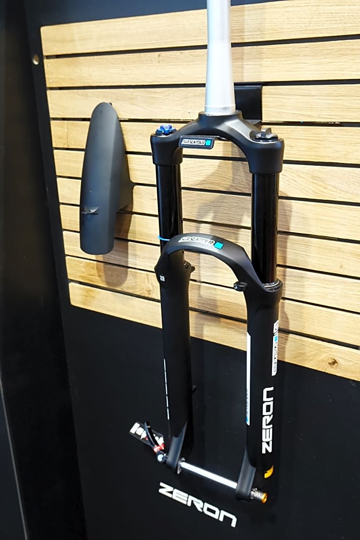 SR Suntour zeigt Günstig-Gabel & Enduro-Dämpfer | BIKE