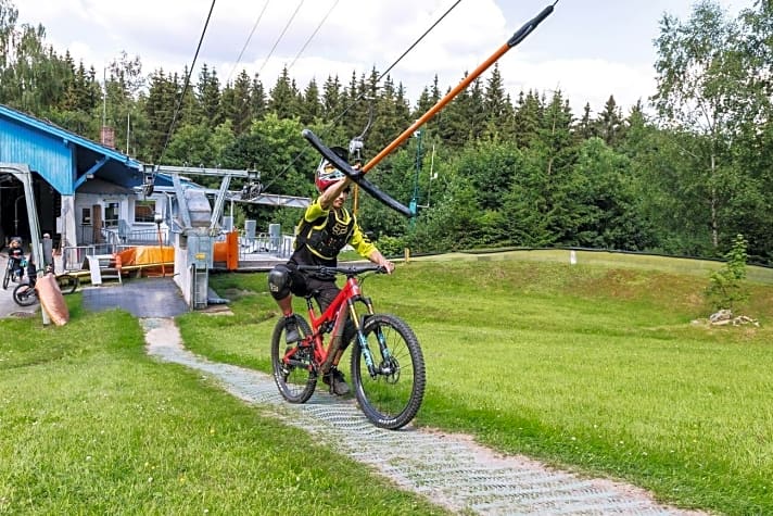 So klappt Schleppliftfahren im Bikepark | BIKE