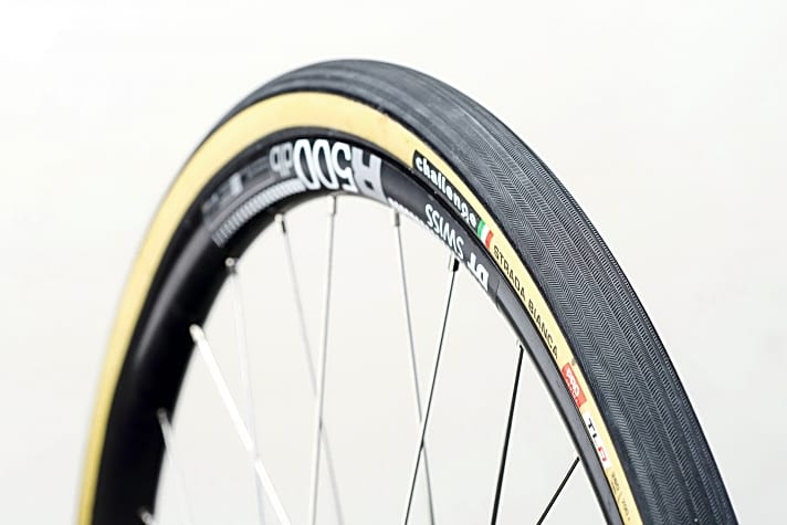 Rennradreifen mit 32 Millimetern im ausführlichen TOUR-Test | TOUR