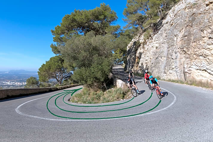 Kurven fahren mit dem Rennrad: So geht's | Fahrtechnik für ...