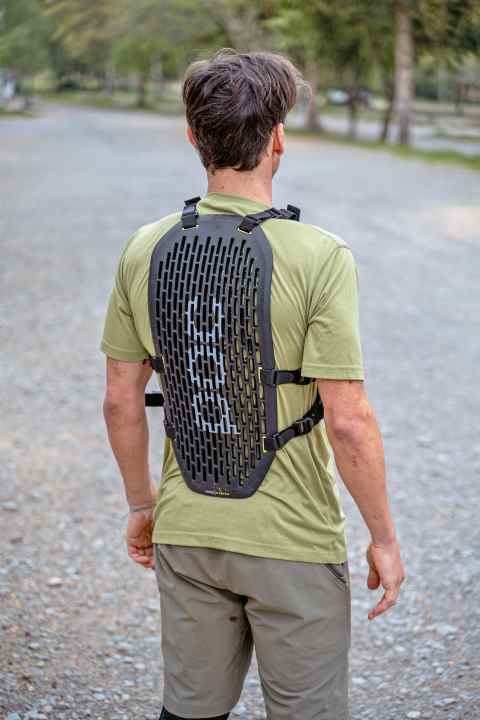 Rückenprotektoren im Test: Evoc Torso Protector vs. Poc VPD System ...