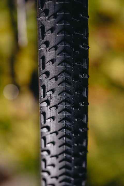 Neuer Schwalbe Gravel-Reifen: Mit dem G-One RX durch den Winter-Schlamm ...