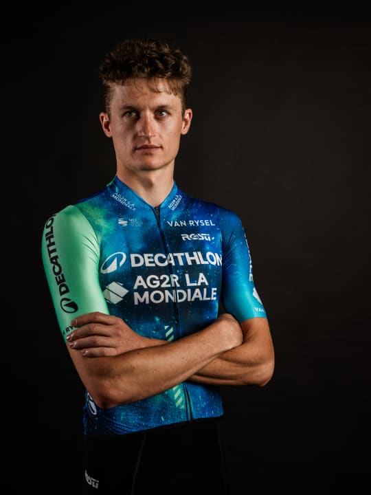 Neues Decathlon-Trikot im Weltraumdesign | TOUR