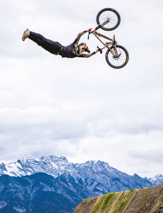 Slopestyler Emil Johansson hautnah - der Überflieger im Interview | BIKE