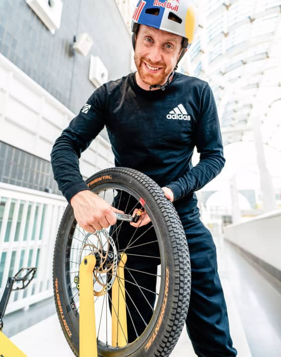 Danny MacAskill im Interview: “Ein Laufrad bauen ist wie Therapie!” | BIKE